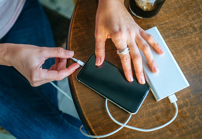 How to Clean the Charging Port on Your iPhone or Android How to Clean the Charging Port on Your iPhone or Android